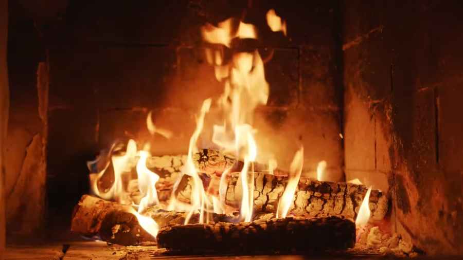 8 Best Streaming Fireplaces and Yule Logs For This Holiday Season | Pro ...